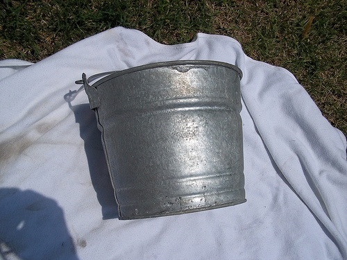 {Happiness in a Can} Making a Metal Bucket Cute - Hi Sugarplum!