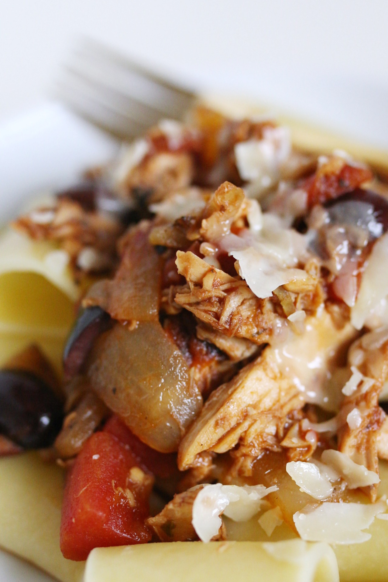 Yum | Mediterranean Chicken Pasta with Olives - Hi Sugarplum!