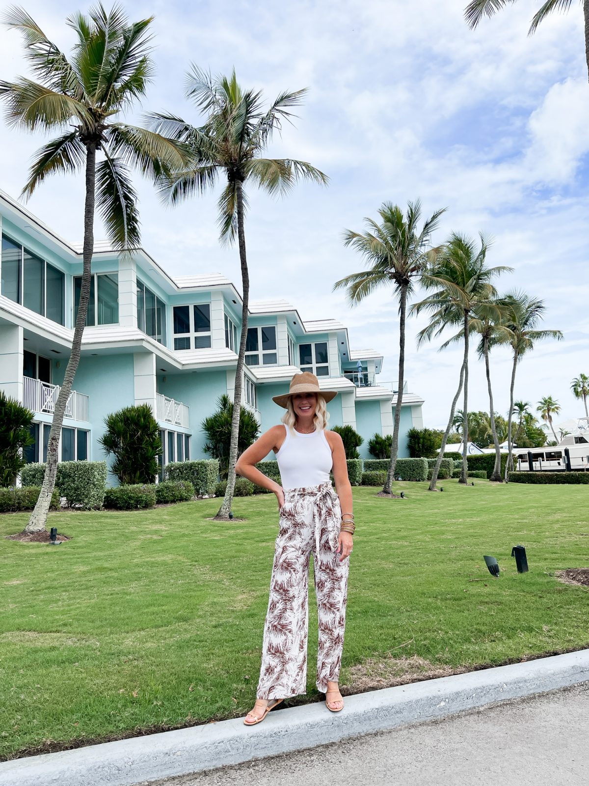 40 Outfits for Sunny Spring Breaks - Hi Sugarplum!